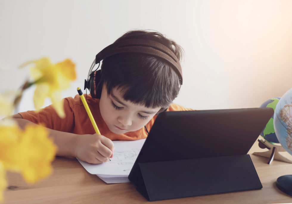The impact of digital distance learning on students’ performance